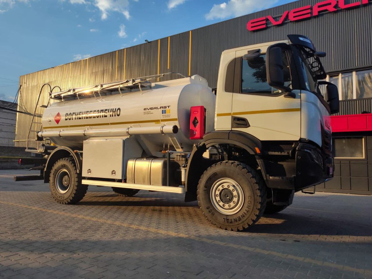 Enkorr: Свіжий погляд на енергетику - Новини - Everlast випустив два нові паливозаправники (фото)